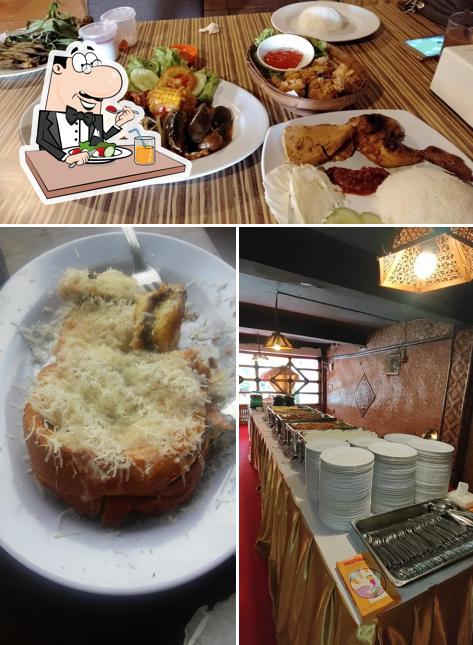 Goeboek Bamboe Mampang restaurant, Depok, Jl. Pramuka Raya No.12A ...