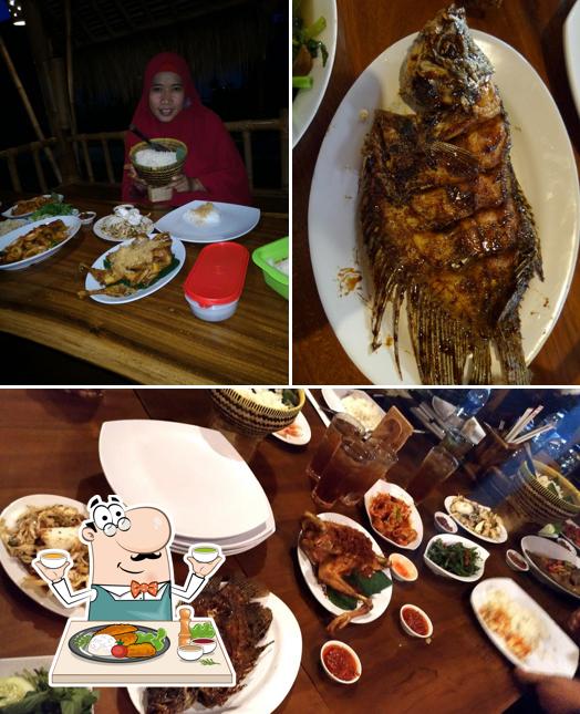 Gubug Makan Mang Engking restaurant, Surabaya, Jl. Raya Bandara Juanda ...