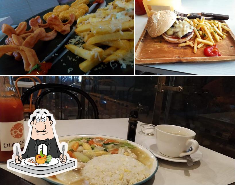 Dialoog Cafe & Eatery, Teluk Ambon - Restaurant reviews