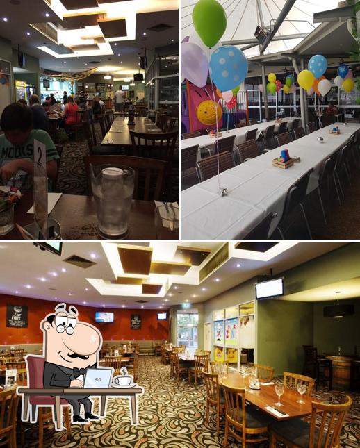 Victoria Point Tavern, TownCentre Victoria Point, Colburn Ave in ...