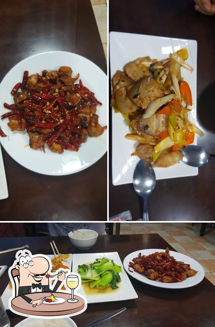 QQ บะหมี่เกี๊ยว restaurant, Bangkok, QJ3H+88M - Restaurant reviews