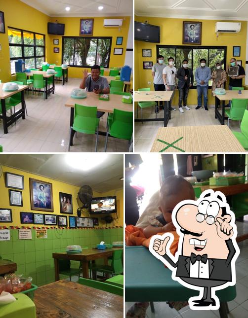 Sop Buntut Ibu Samino restaurant, Jakarta, Jl. Tentara Pelajar No.22 ...