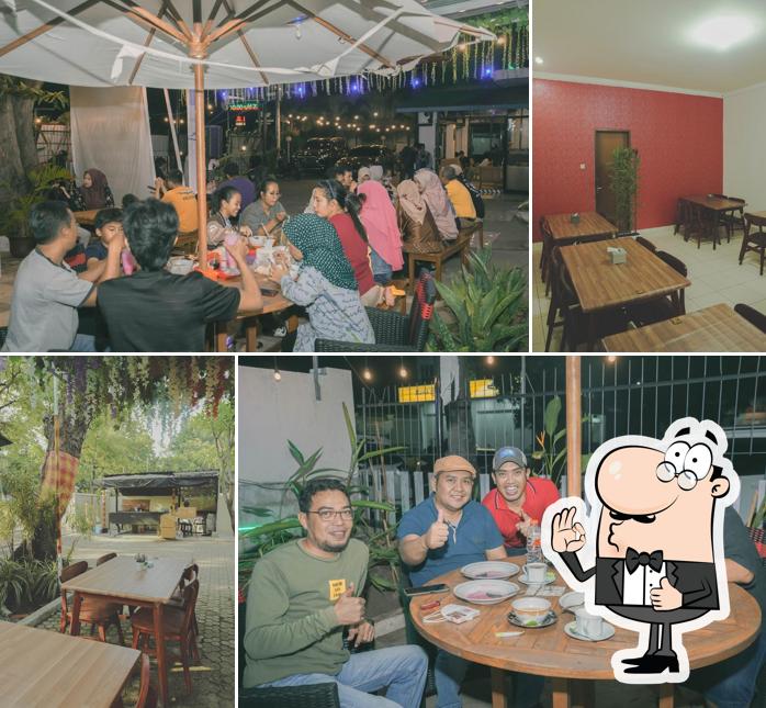 Lucky Cafe & Seafood Resto (Makanan Khas Makassar), Cirebon ...