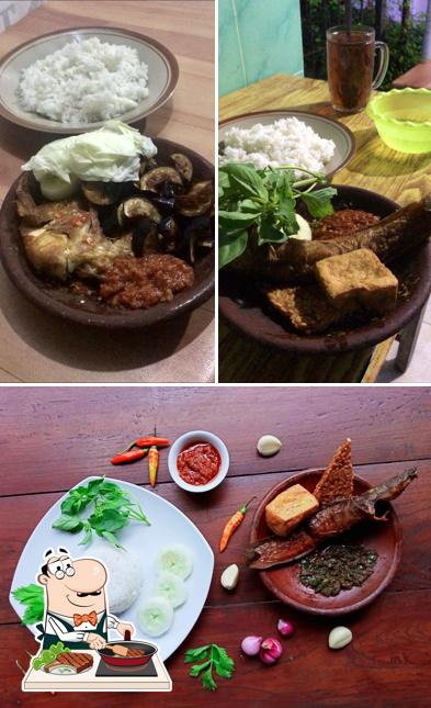 Pecel Lele Sambel Lombok Ijo Pak Jum restaurant, Yogyakarta ...
