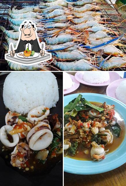 คุณหนุ่ยซีฟู้ด restaurant, Ubon Ratchathani, ถนน ภาษีเจริญ - Restaurant ...