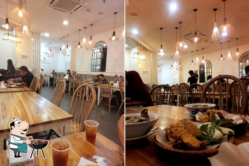 Ayam Penyet Ria Nagoya Hill, Batam - Restaurant menu, prices and reviews