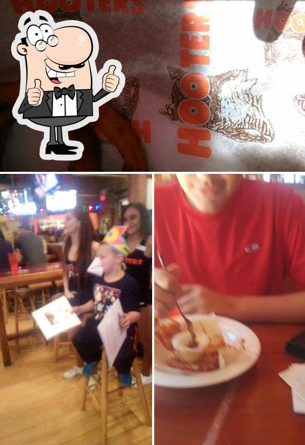 Hooters, 6100 SW 10th Ave in Topeka - Restaurant menu and reviews