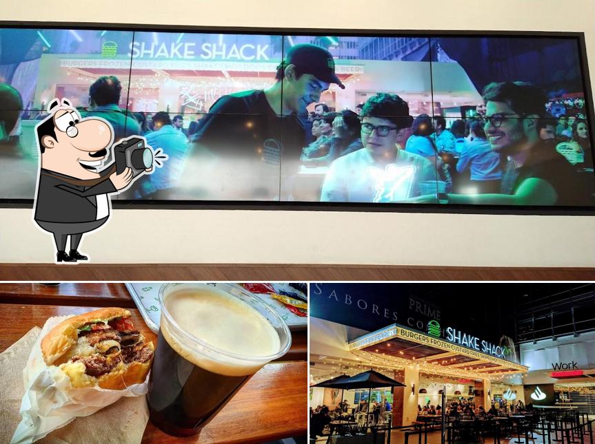 Shake Shack restaurant, Ciudad López Mateos, Av. P.º de la Reforma 333 ...