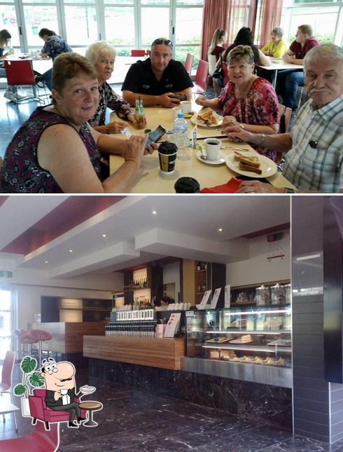 Limelight Bistro &Bar, Logan Central - Restaurant menu, prices and reviews