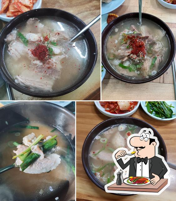 60-years Traditional Halmae Dwaeji-gukbap restaurant, Busan ...