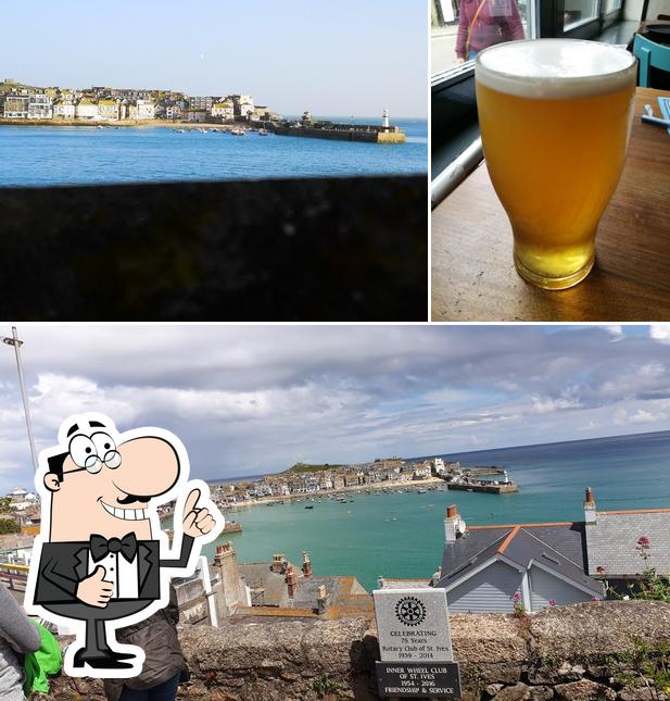 Pub y bar Ajd Wetherspoon Free House, St Ives