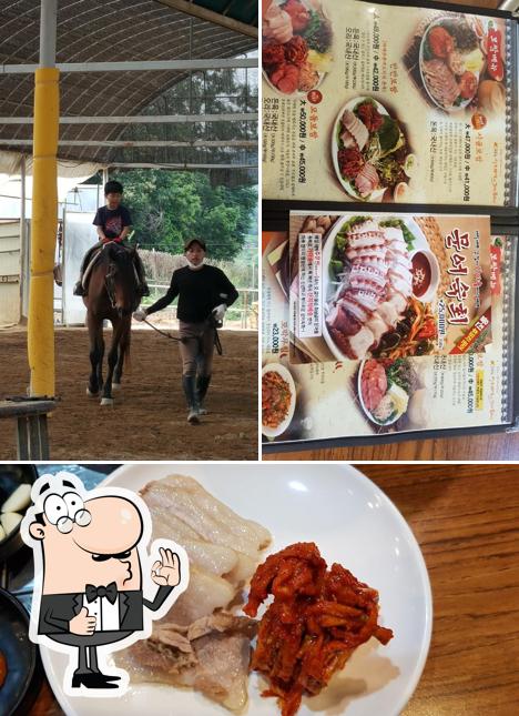 Sigol Bossam & Gamja Ongshimi Sangam restaurant, Seoul, 400 World Cup ...