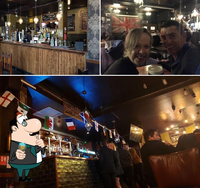 The Walrus Bar & Hostel in London - Restaurant menu and reviews