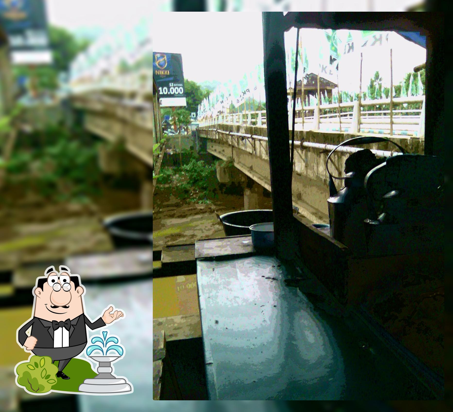 Café Nasi Bungkus Pinggir Jembatan, Pacitan - Opiniones del restaurante