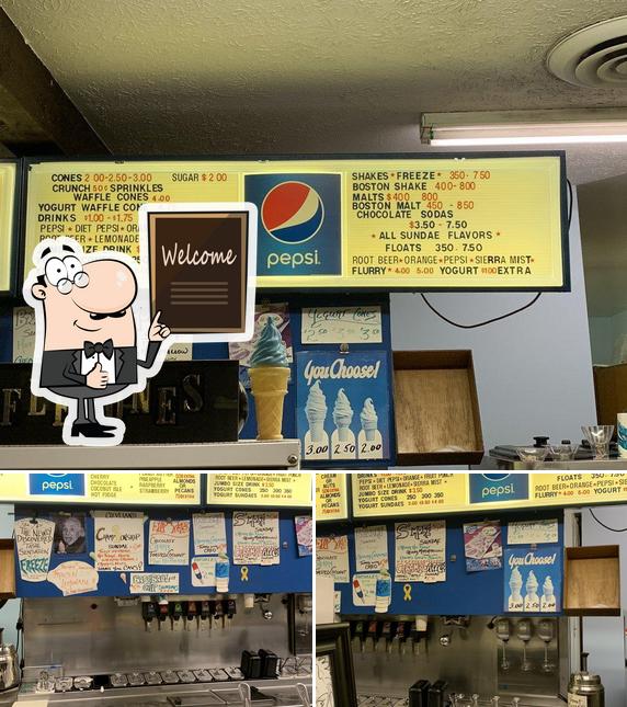 Mr Divots Queen, 13393 York Rd in North Royalton - Restaurant menu and ...