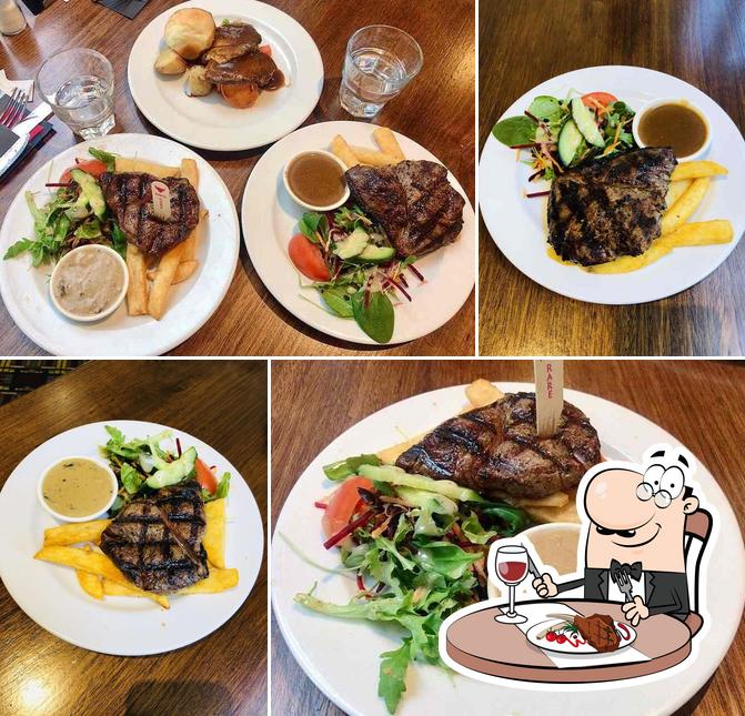 Runcorn Tavern, 124 Gowan Rd in Runcorn - Restaurant reviews