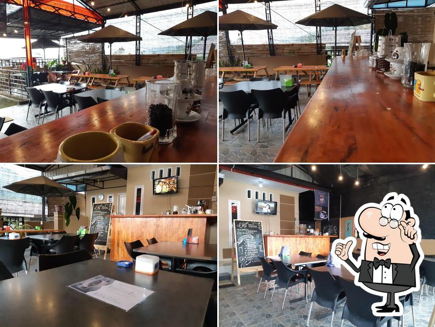 Coffee shop Teras Cafe, Parapat - Restaurant reviews