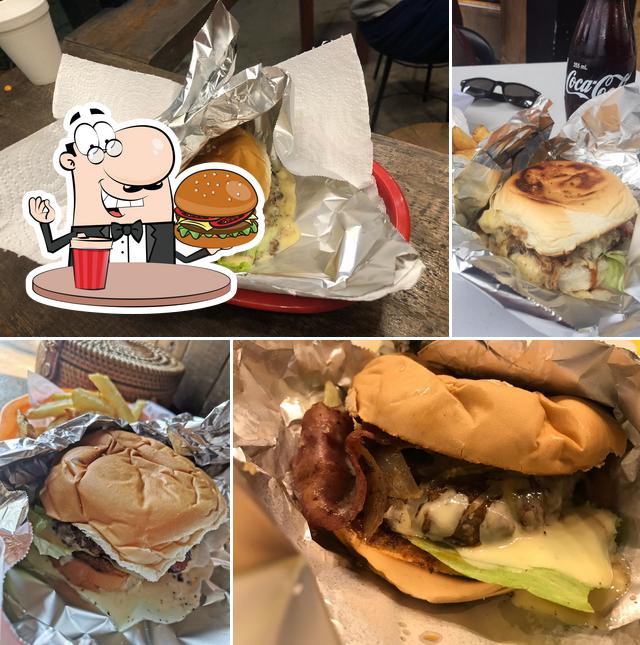 Restaurante Mad Monkeys Burger Lab, San Juan de La Unión, M84C+HG2 ...