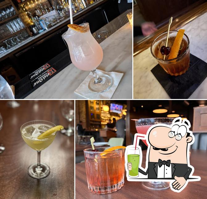 Regalia bar & restaurant in Chicago - Restaurant menu and reviews
