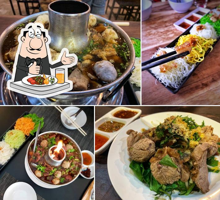 เตี๋ยวตุ๋นหม้อไฟ Indy สาขาพนมสารคาม266 restaurant, Phanom Sarakham