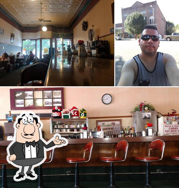 Howells Cafe, Huntington - Restaurant menu, prices and reviews