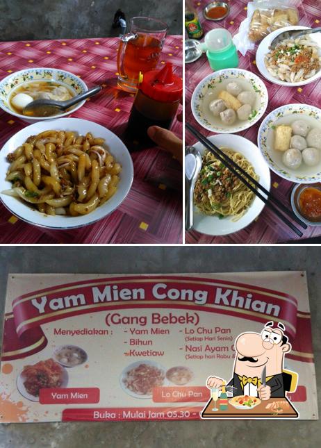 Bakmie Yam Mien Chong Khian Gang Bebek restaurant, Tanjung Pandan ...
