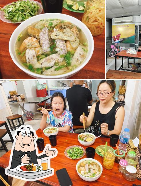 Bún riêu cá Trường Sa restaurant, Hanoi, 25 P. Trần Hữu Tước ...