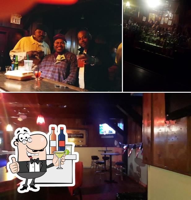 Midway Bar & Grille in Cleveland - Restaurant reviews