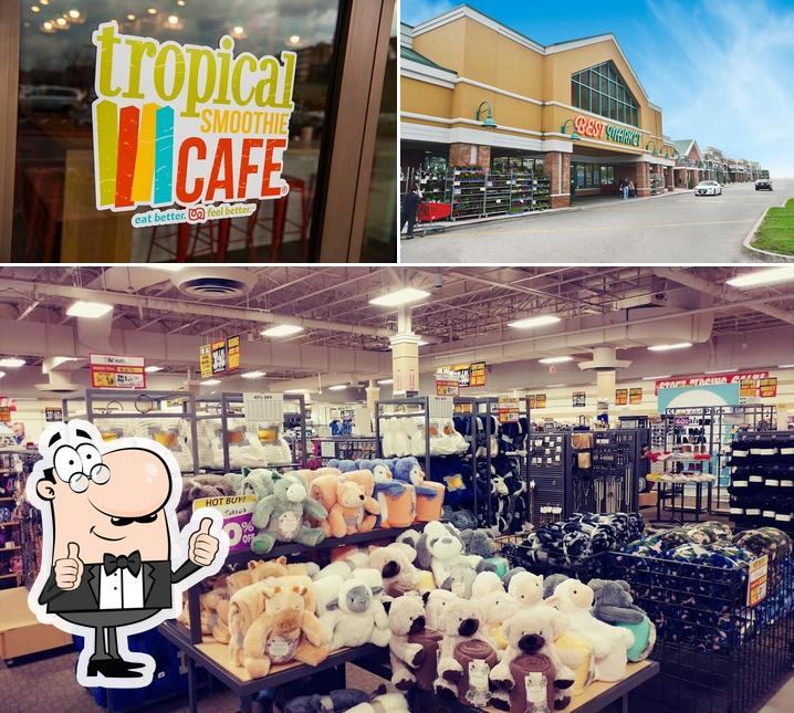 Mayfair Shopping Center, Commack