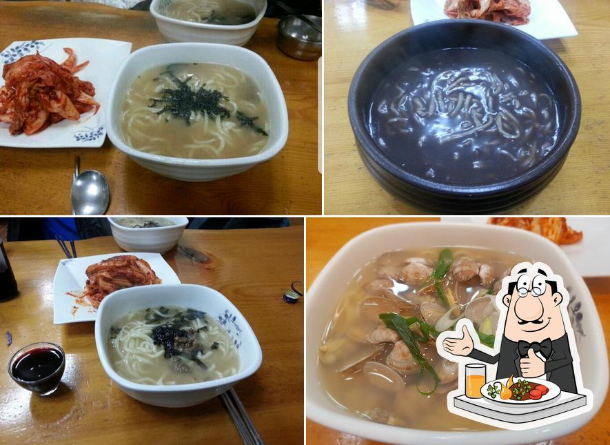 Daewon kalguksu restaurant, Seoul, 8-5 Dongsomun-ro 23-gil - Restaurant ...