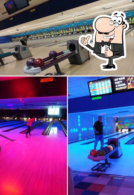 Bowlero Waukegan in Waukegan - Restaurant menu and reviews