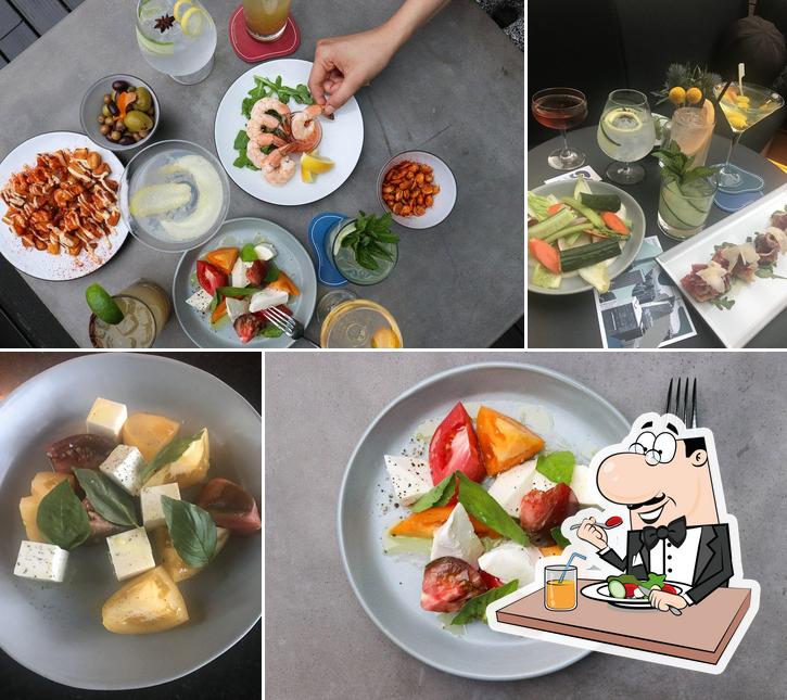 Castell Rooftop Lounge, New York City - Restaurant menu, prices and reviews