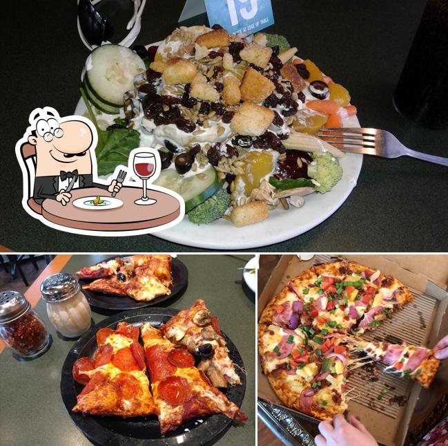 Round Table Pizza, 4035 S Mooney Blvd F-5 in Visalia - Restaurant menu ...