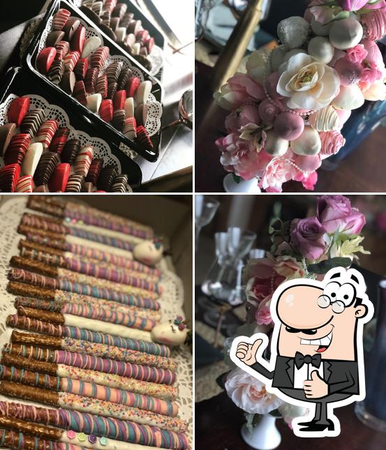 Boujee Berries, 621 Sycamore St Ste B in Waterloo - Restaurant reviews