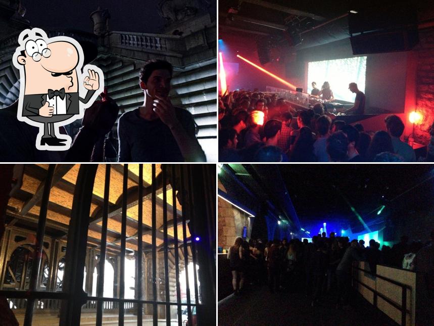 Showcase club, Paris, Port des Champs Élysées - Restaurant reviews