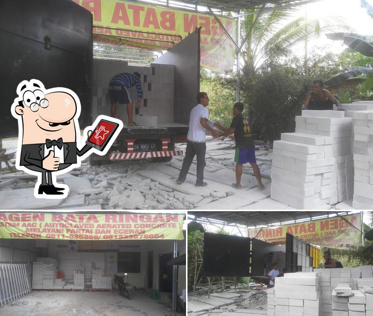 RM (Masakan Padang) Simpang Raya Indah restaurant, Handil Bakti ...