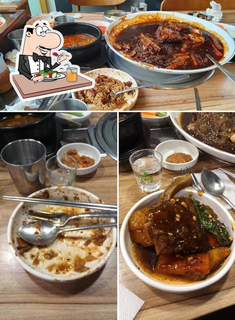 Wondang Gamja-tang(pork back-bone stew) restaurant, Seoul, 7 ...