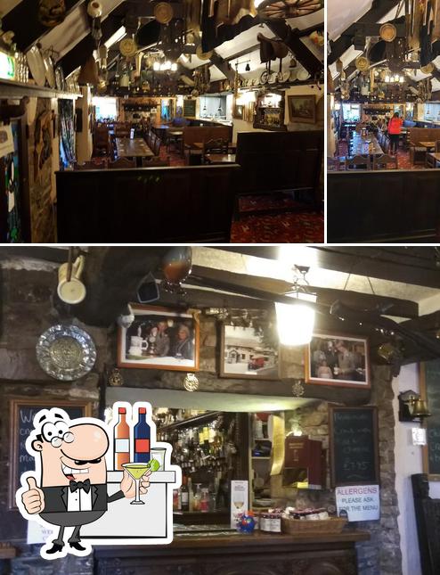 White Hart Inn Llanddarog, Llanddarog in England - Restaurant menu and ...