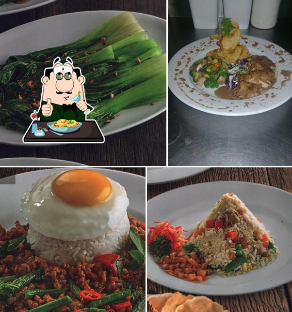 Emporium Hotel - Karaoke, Club & Griya Pijat, Central Jakarta - Menú ...