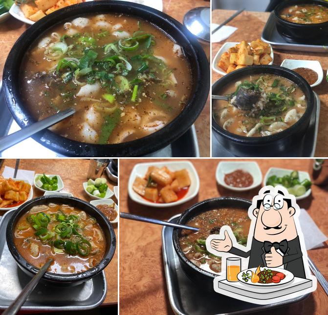 Hwamok Sundaeguk restaurant, Seoul, 383 Yeouidaebang-ro - Restaurant ...
