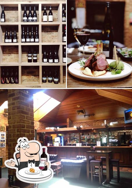 Pine Grove Hotel in Beaconsfield Upper - Restaurant menu and reviews