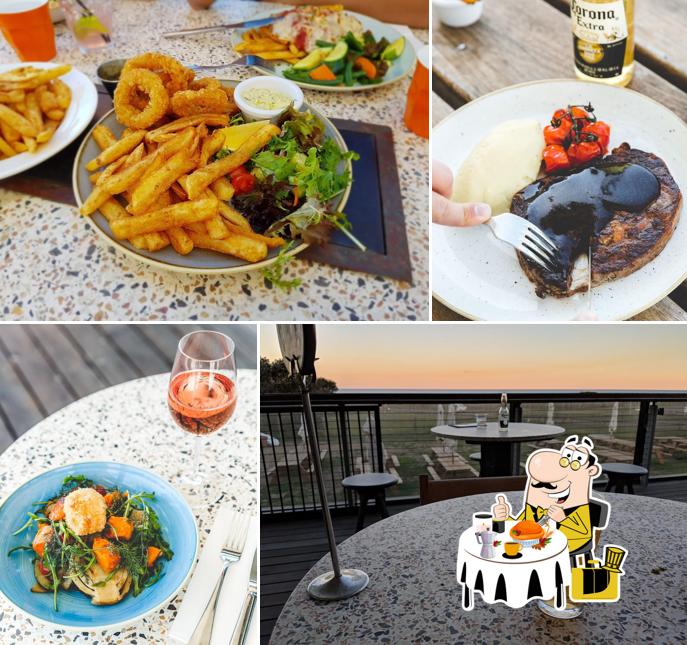 Caves Coastal Bar and Bungalows in Caves Beach - Restaurant reviews