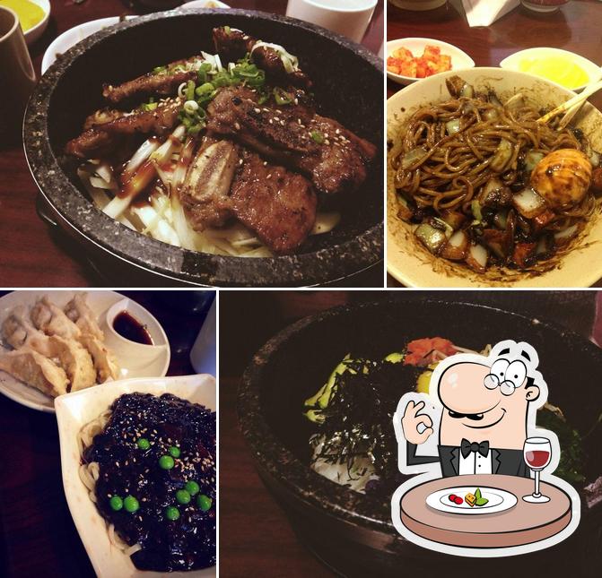 Roll House 원 짜장면집 in Toronto - Restaurant reviews