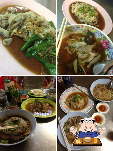 Mr. Leng duck noodle restaurant, Bangkok, 225 227 Phatthanakan 1 Alley ...