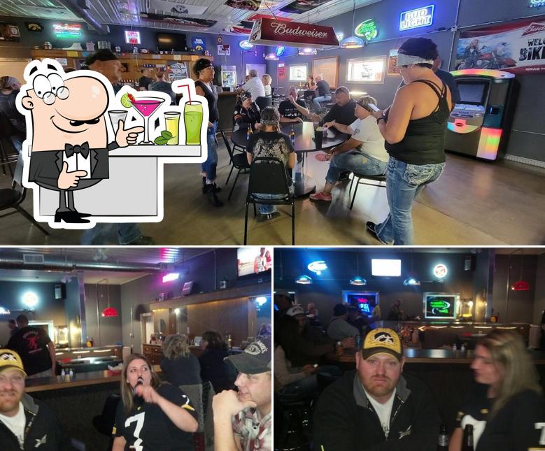 Tiny's Bar in Mapleton - Restaurant reviews