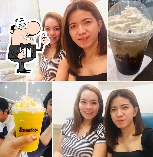 Cinnabon SM City Clark restaurant, Angeles, Manuel A. Roxas Highway ...