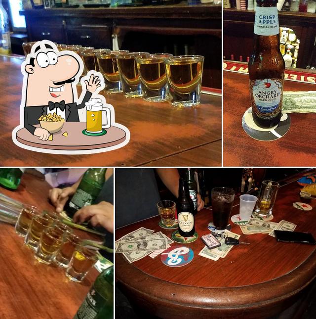 Happy Days Lounge, 118-16 Myrtle Ave in New York City - Restaurant reviews