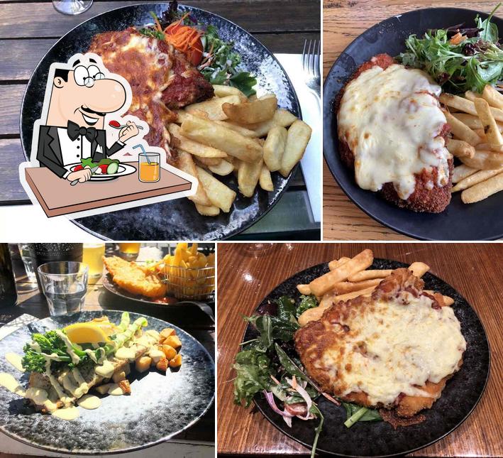 Bells Hotel, 157 Moray St in South Melbourne - Restaurant reviews