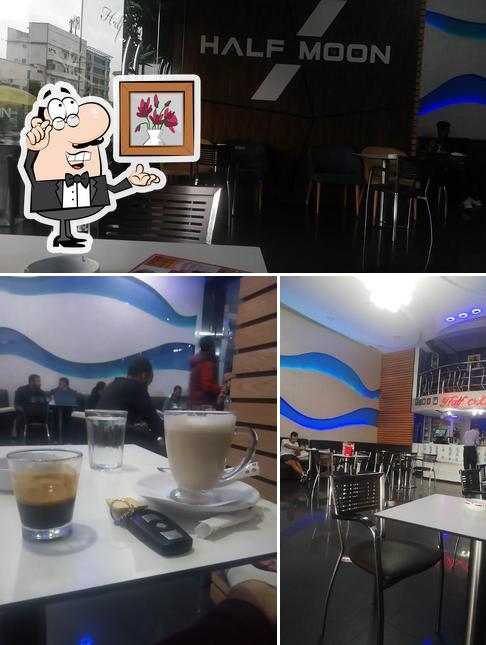 HALF MOON cafe, Casablanca - Restaurant reviews