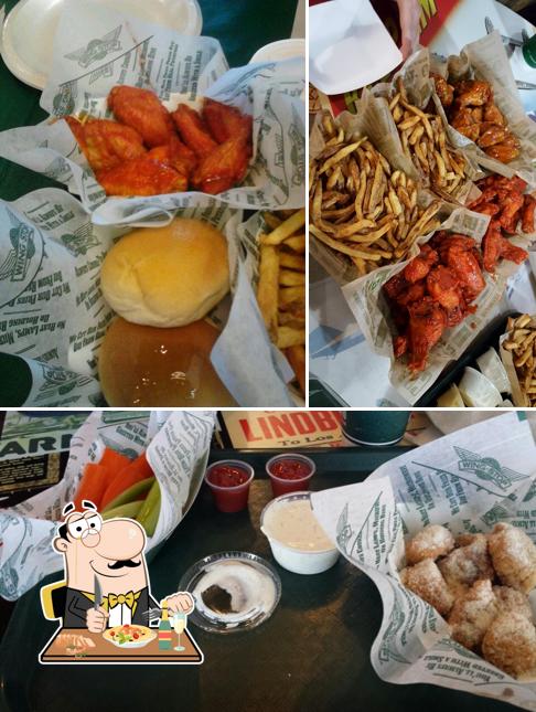 Wingstop, 3326 N Western Ave in Chicago - Restaurant menu and reviews